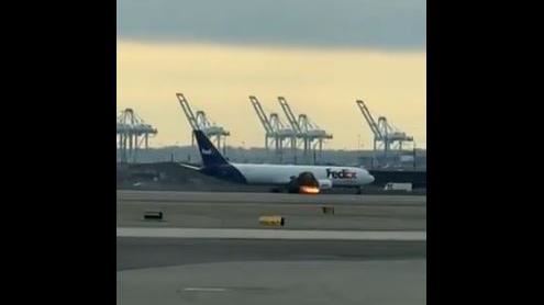 美國FedEx貨機「高空遇鳥擊」機身突起火 驚險畫面曝光 | 國際 | 三立新聞網 SETN.COM