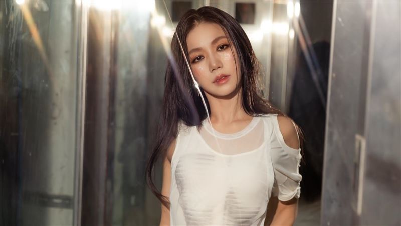 家寧又有新動作！網抓包她YT「影片少1部」還刪合照：怕被廠商求償 | 娛樂星聞