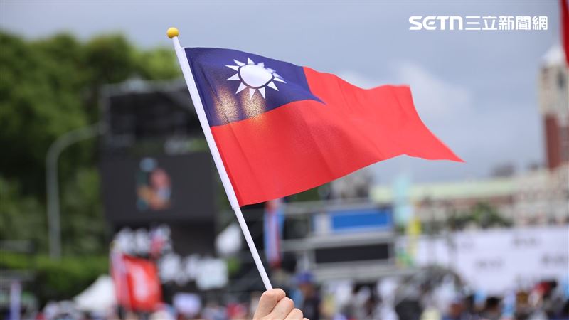 426楊智伃喊只認國旗 網對比「419畫面」批：說戰獨裁結果很獨裁 | 政治 | 三立新聞網 SETN.COM