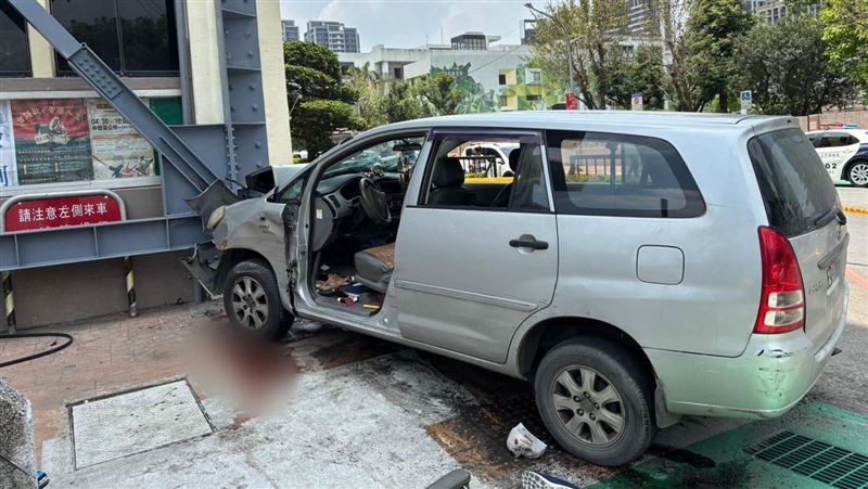 67歲翁「無煞車」高速撞路人！釀「1死1命危」 女乘客驚嚇：車子暴衝 | 社會 | 三立新聞網 SETN.COM