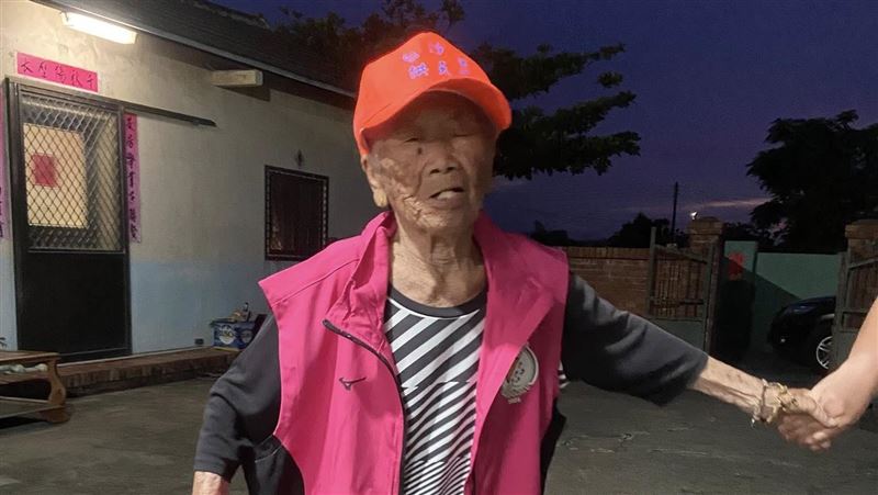 【白沙屯進香】追媽祖20年！96歲嬤老年癡呆 聽關鍵字急換裝：我也要去 | 生活 | 三立新聞網 SETN.COM