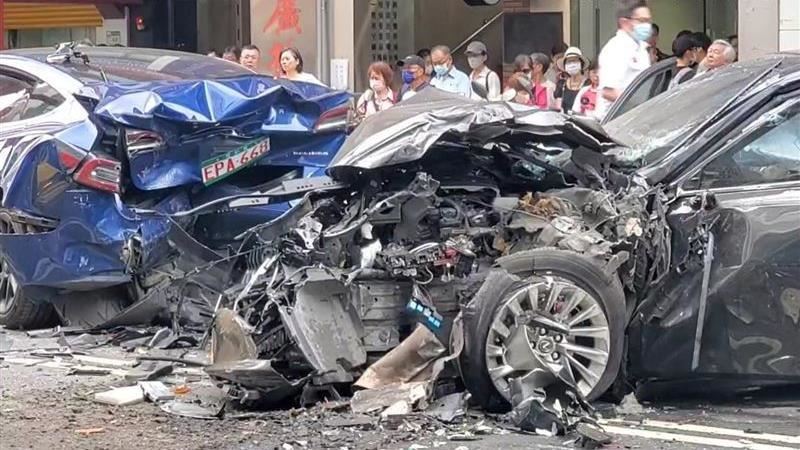 78歲老董無照駕車暴衝釀8傷！公司資本將近2億 | 社會 | 三立新聞網 SETN.COM