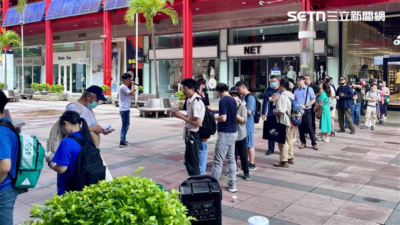 直擊／威秀人潮爆！募集1998年物品 她拿超音波照換電影票 | 生活 | 三立新聞網 SETN.COM