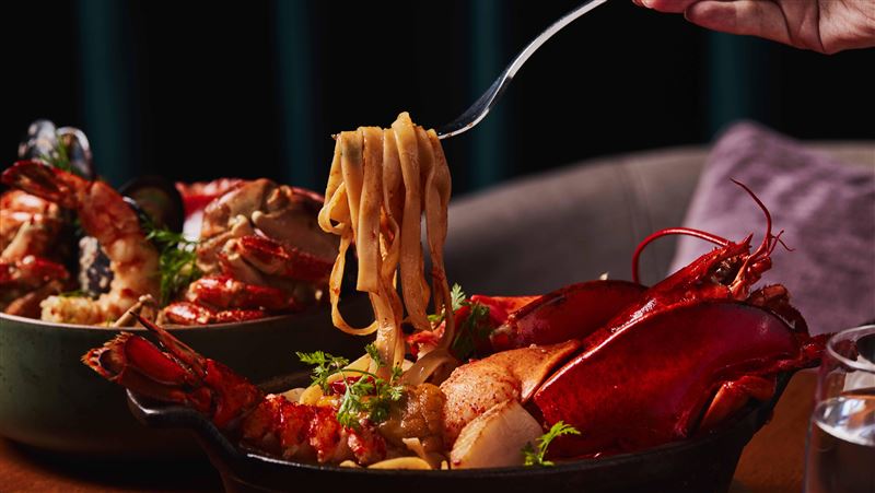 「食物約會」正夯！Z世代用交友App當免費餐券：想吃龍蝦就配對 | 生活 | 三立新聞網 SETN.COM