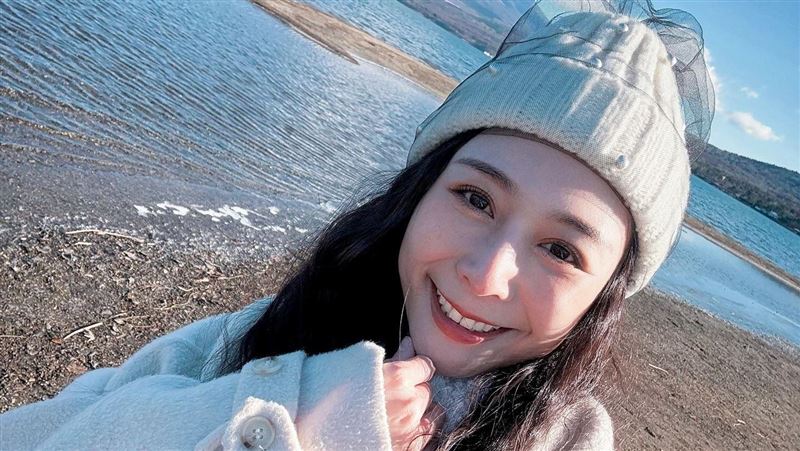 流理台激戰還不夠！Albee「女上男下」全裸交疊...男友媽目睹嚇壞尖叫 | 娛樂星聞