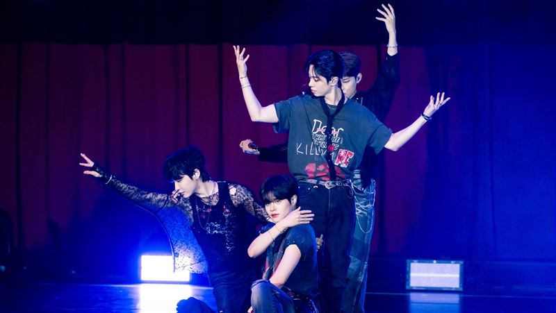 直擊／AB6IX來了！笑虧「台粉有點怕生」 燈海暖哭成員：謝謝你們等待 | 娛樂星聞