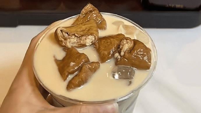 鹹香衝擊味蕾！四川「肥腸拿鐵」1杯130網路爆紅 老闆曝研發秘辛 | 兩岸(大陸) | 三立新聞網 SETN.COM