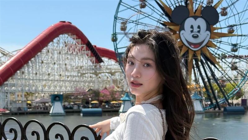 「最美星二代」還是學霸！21歲首飛LA玩迪士尼 李㼈校花女兒狂噴仙氣 | 娛樂星聞 | 三立新聞網 SETN.COM