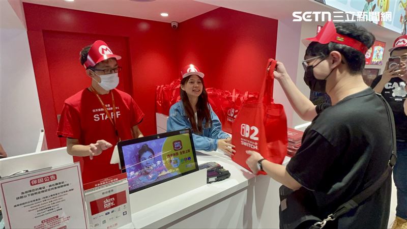 直擊／全台第一台Switch 2買家出現了！排14小時累爆 百人搶當首批玩家 | 生活 | 三立新聞網 SETN.COM