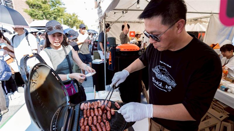 香腸味飄進大阪！文總TAIWAN PLUS第二週人氣更旺 重現台灣夜市場景 | 生活 | 三立新聞網 SETN.COM