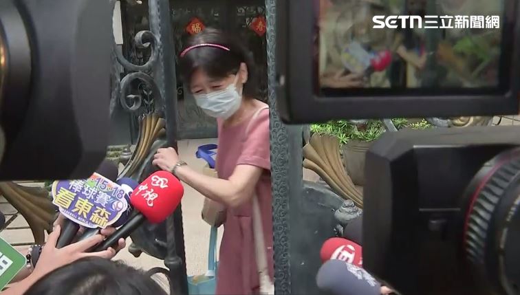 快訊／柯文哲7000萬交保！陳佩琪出門赴北所辦會見 不發一語搭車離開 | 政治 | 三立新聞網 SETN.COM