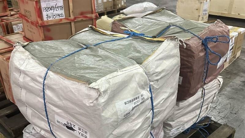 不肖警走私5000條加熱菸販售牟暴利 LV、香奈兒勞力士錶假貨逾3.2億 | 社會 | 三立新聞網 SETN.COM