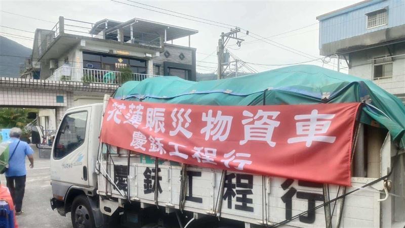 送暖花蓮！黃捷募2卡車、鍾佳濱募120箱物資進災區：希望盡快度過難關 | 政治 | 三立新聞網 SETN.COM