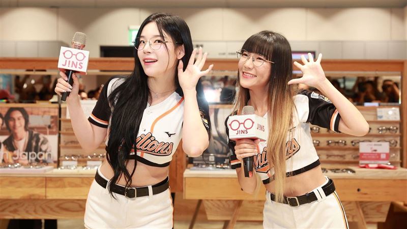 女神降臨！統一獅趙娟週、Yovia擔任JINS新光三越台南小北門店一日店長 | 生活 | 三立新聞網 SETN.COM