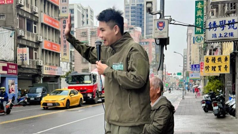 最早啟動2026選戰！張銘佑開始站路口投入中正萬華市議員初選 | 政治 | 三立新聞網 SETN.COM