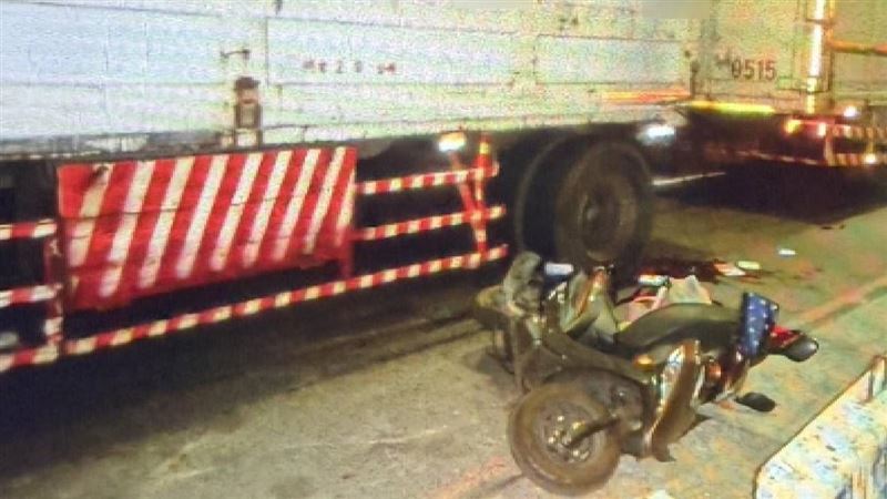 快訊／恐怖現場曝！台中聯結車「先撞後輾」女騎士「血流滿地」慘死 | 社會 | 三立新聞網 SETN.COM
